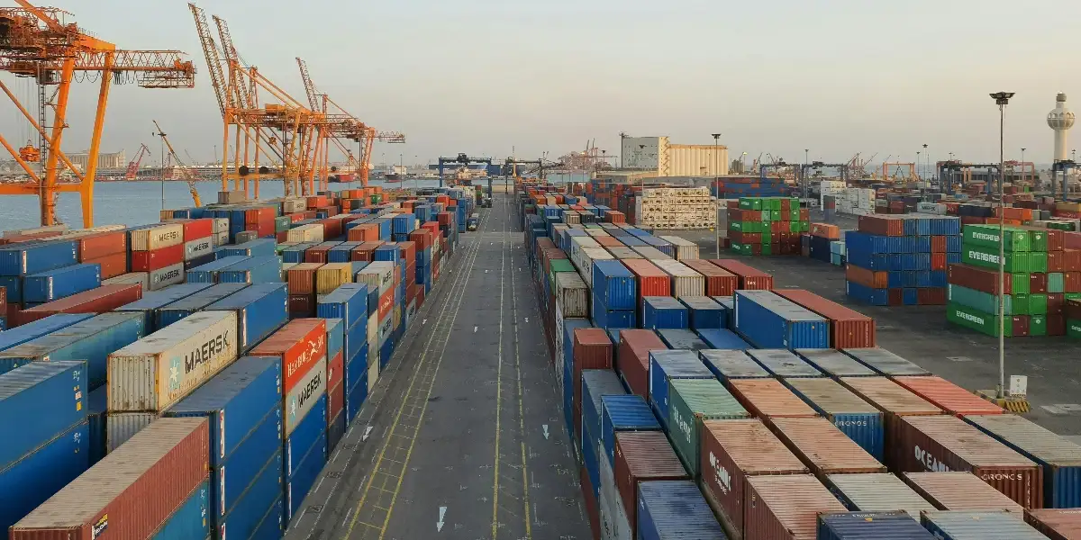 Maritime Glossary by Portcast: Stevedore.